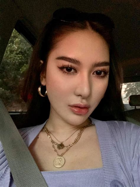 စူးရှတဲ့ အကြည့်တွေနဲ့ ဘိုမရုပ်လေးအလားထင်မှတ်ရလောက်အောင် ကြွေချင်စရာကောင်းလွန်းနေတဲ့ ပက်ထရစ်ရှာ