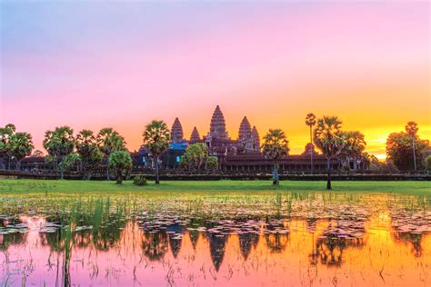一生に一度は行きたい！カンボジアの世界遺産アンコール・ワットとプノンバケン寺院の絶景｜トリドリ