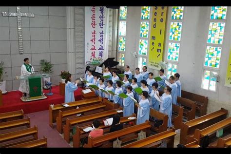 2017년 7월 9일 9시 1부 예배 시간에 샬롬찬양대가 찬양을 올렸습니다 찬양곡은 그 분입니다 남석교회 찬양대