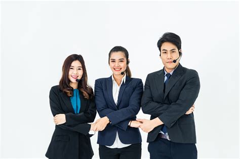 아시아 비즈니스 콜센터 팀이 손을 잡고 똑바로 서 있습니다 기업 및 팀워크 컨셉 흰색 배경에 격리 단체에 대한 스톡 사진 및 기타 이미지 Istock