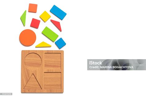 모양 몬테소리 스타일 장난감 세트 어린이 미취학 아동을위한 나무 환경 친화적 인 논리 게임 아기 발달을위한 놀이 유아 발달을위한 교육 요소 모음 0명에 대한 스톡 사진 및