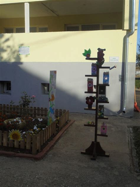 Лаборатории за деца на открито мебели в парковете от рециклирани материали и зелени библиотеки