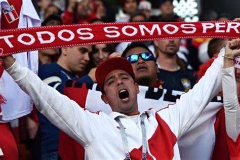 팬들이 페루 국가 대표팀에 보내는 10 가지 격려의 메시지와 5 개의 바 Infobae