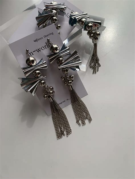 M World Silver Pvc Tassel 耳針 No33