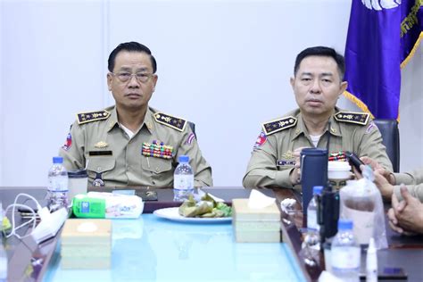 ឧត្តមសេនីយ៍ឯក អ៉ី សុខឃី និងឧត្តមសេនីយ៍ឯក ជា ពៅ ដឹកនាំក្រុមទី២ វេនប្រចាំបញ្ជារបស់លេខាធិការដ្ឋាន