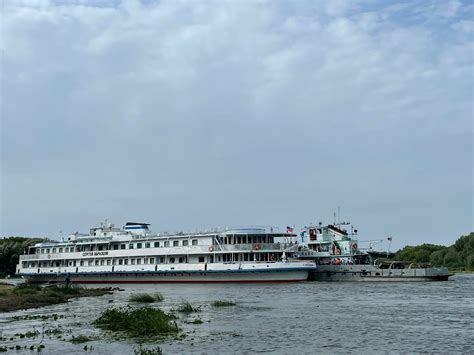 В Рязани сел на мель круизный теплоход Сергей Образцов 20 августа 2022 года