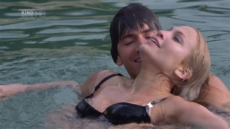 Angel Eyes Nude Pics Page 1