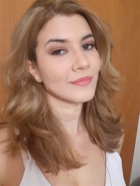 Paula Piovesan Medium