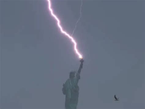 A Familiar Sight Lightning Strikes The Statue Of Liberty See Pics