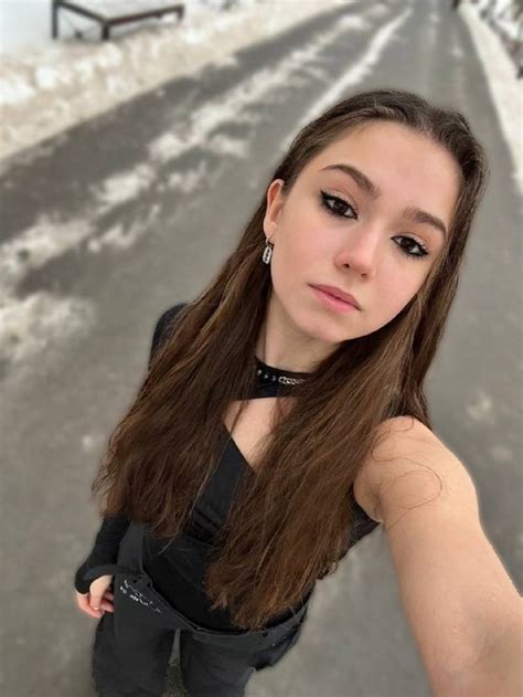 «Мамка заругает Камилу Валиеву критикуют за неудачный наряд фото МК