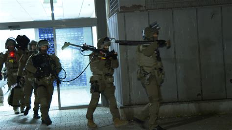 Sek Nimmt Super Serientäter In Hamburg Fest 100 Einbrüche Mopo