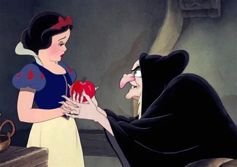 History And Symbolism Of Snow Whites Poison Apple Pop Culture Wonders