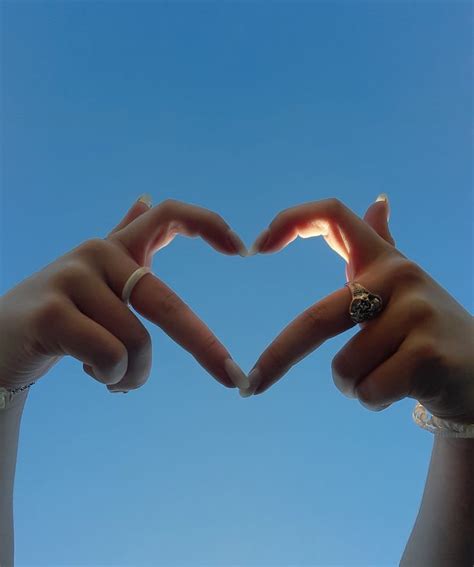 Сердечко из рук 🥳ахаах Foto De Capa Tumblr Fotos Tumblrs Fotos