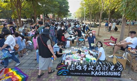 小樹市集在高雄 二手親子用品和手作文創 愛河挖寶