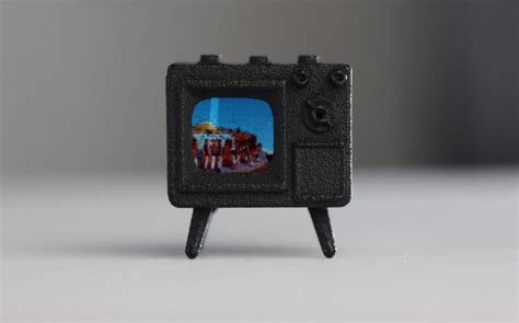 На Kickstarter предлагают купить TinyTV2 - самый крошечный телевизор в ...