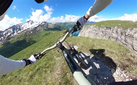 法国职业山地车选手基利安·布朗2020年最疯狂的pov视角 Bilibili B站 无水印视频解析——6li6在线工具箱