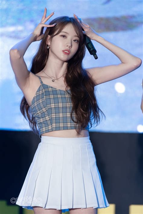 다가온 여름 민소매 겨드랑이 우주소녀 루다