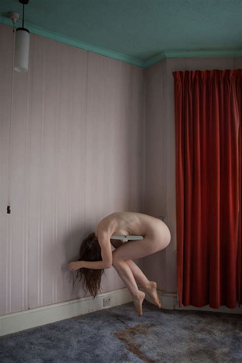 Naked Enlightenment A Nude Artist In Difficult Poses Pictolic