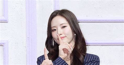 [st포토] 프로미스나인 박지원 미드나잇 게스트 시그니처 포즈