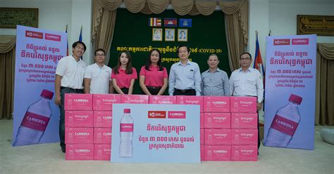 ខ្មែរ ប៊ែវើរីជីស បរិច្ចាគទឹកបរិសុទ្ធកម្ពុជា ៣០០០កេស ជូនក្រសួង សម្រាប់យុទ្ធនាការ ទប់ ស្កាត់