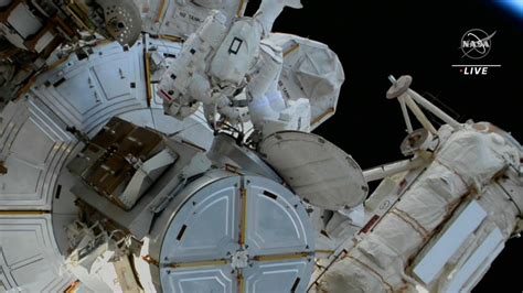 رائد الفضاء الإماراتي سلطان النيادي يودع محطة الفضاء الدولية لن أقول