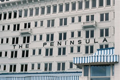 거리 건물 건물 외관 건축 관광 교통 깃대 깃발 낮 다중 스토리 도로 도시 도시 생활 도시 풍경 도시의 랜드마크 럭셔리 목적지 문화적