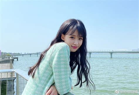 男星拍吻戲前還在吃辣龍蝦 戲劇女神無奈笑了：親完嘴巴都麻的！ Ettoday星光雲 Ettoday新聞雲