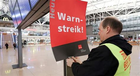 Германд сүүлийн 30 жилд тохиосон хамгийн том ажил хаялтын улмаас тээврийн салбар зогсонги