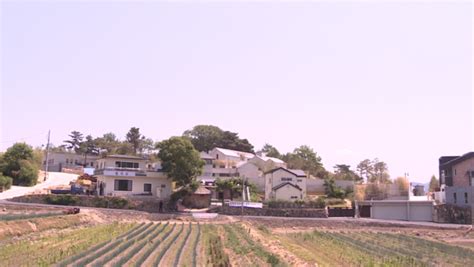 문 전 대통령 사저 방호관 차로 들이받은 60대 구속