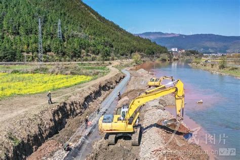 湖南蓝山修河堤 护农田 人民图片网