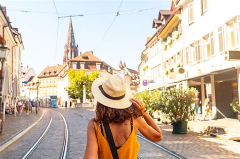 독일 프라이부르크 임 브라이스가우을 지나 걷기 거리에 대한 스톡 사진 및 기타 이미지 Istock