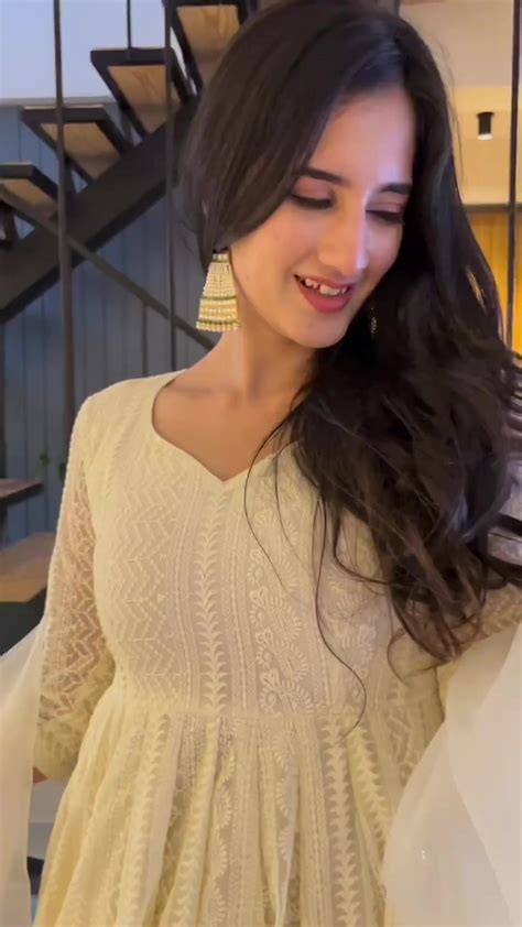 অসম্ভব সুন্দর একটা আনারকলি গাউন সেট। 🥺 ️ প্রি অর্ডার নিচ্ছি গ্রুপ