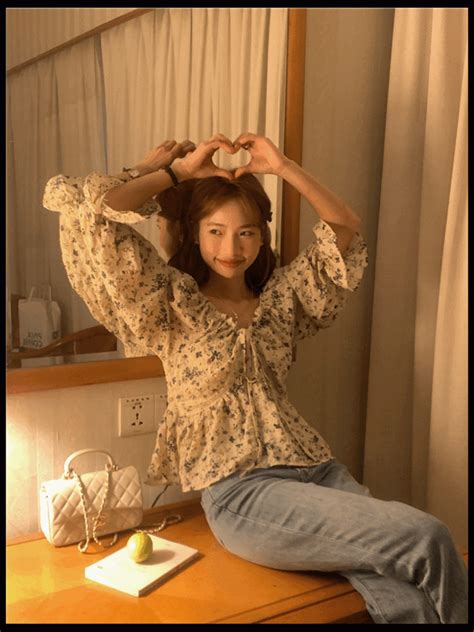 티에나 벌룬 루즈핏 블라우스 에이블리