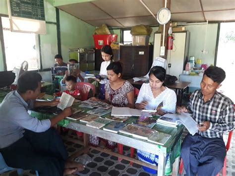 မာန်အောင်မြို့တွင် စာဖတ်ရှိန်မြှင့်တင်ရေး ရွေ့လျားစာကြည့်တိုက် Mobile Library ဖြင့် စာအုပ