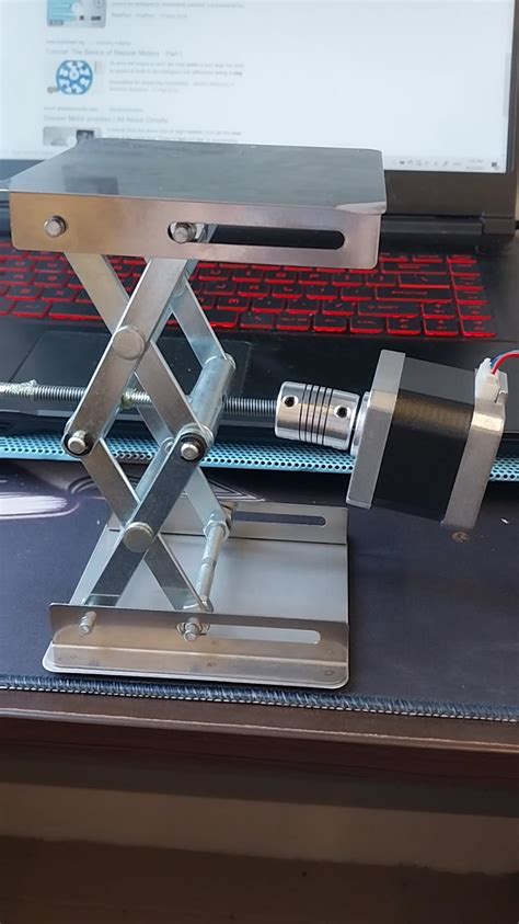 Motor Rotates Instead Of Shaft Rarduino