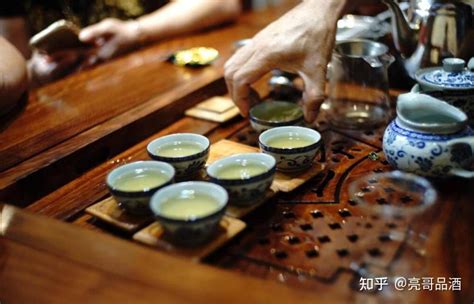 喝白酒为何只倒八分满行家娓娓道来一半以上的人恍然大悟 知乎