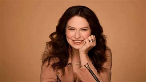 ‘scandal Star Katie Lowes Opens Up About Her Private Battle With Psoriasis And How It Impacted
