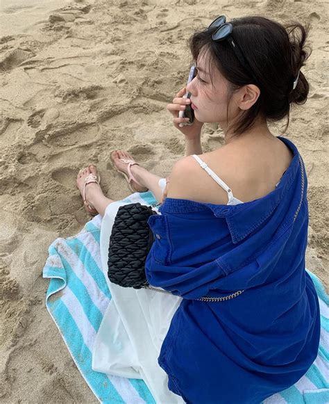 Jung So Min Pure Beauty Explodes On The Beach Hearts Flutter With Her