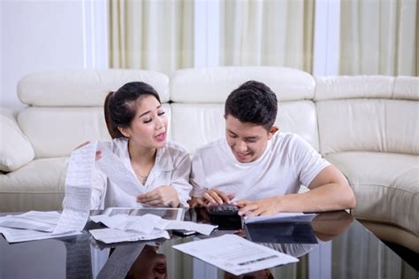 Premium Photo Young Woman And Man Calculating Debt Payment