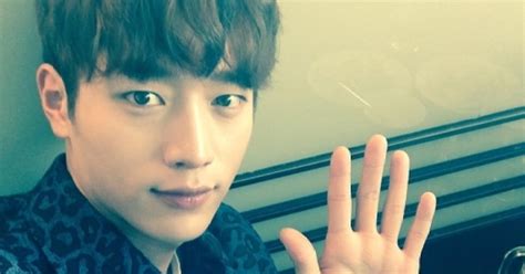 치인트 서강준 여심 흔드는 손 인사 심쿵