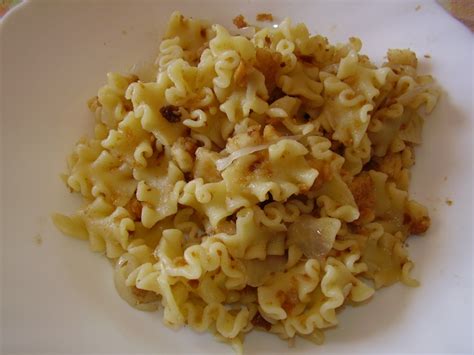Pasta Acciughe E Pane Croccante Lideale Per Chi Non Ha Voglia Di Impazzire Ai Fornelli Ma