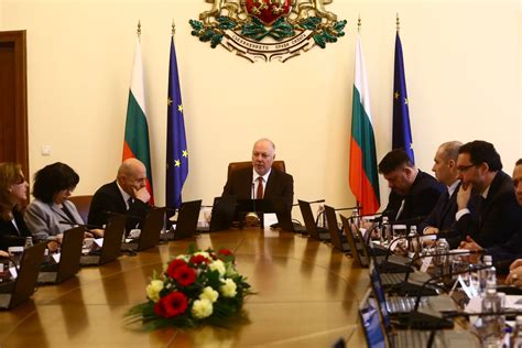 Това ще е съдбата на коалицията след решението на КС за вота Галерия Блиц