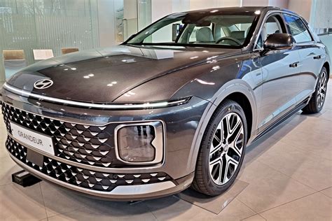 신형 토요타 크라운 Vs 그랜저 하이브리드 비교해 보니