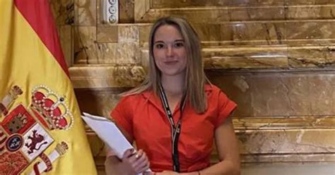 20대 女 관광객 태국서 코끼리 씻겨주다 숨져