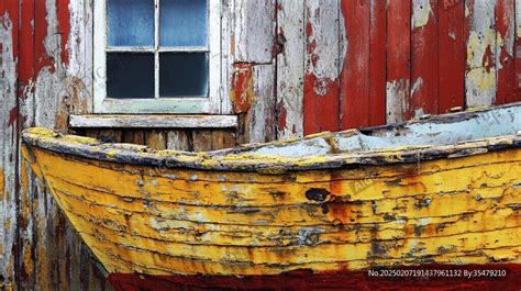Ai创作图渔船油漆 彩色木船 油漆渔船 旧船装修 红色船体 红色木船 木制木船船头 风化的船 旧船装点 脏兮兮的木船 黄色的船 破旧木船 旧木船 红头船 木船防护 昵图网