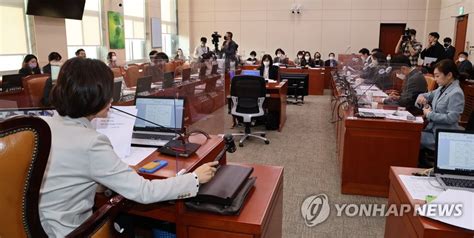 스토킹 방지·피해자 지원법 국회 여성가족위 통과 나무뉴스