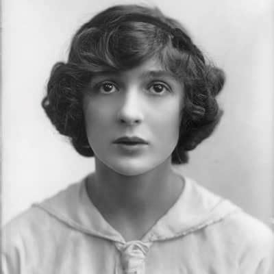 Julia James Bio Age Career Height Net Worth Facts