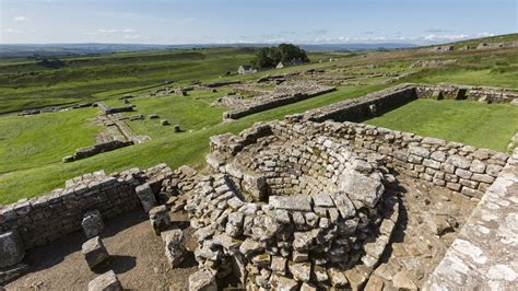 Hadrians Castle Wall Walking Hadrians Wall An Experts In Depth