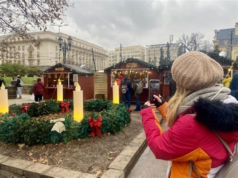 Кич и картофки за 7 лв на Коледен базар в София СНИМКИ