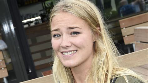 Zien Geraldine Kemper Gaat Volledig Naakt Tijdens Vakantie In Portugal